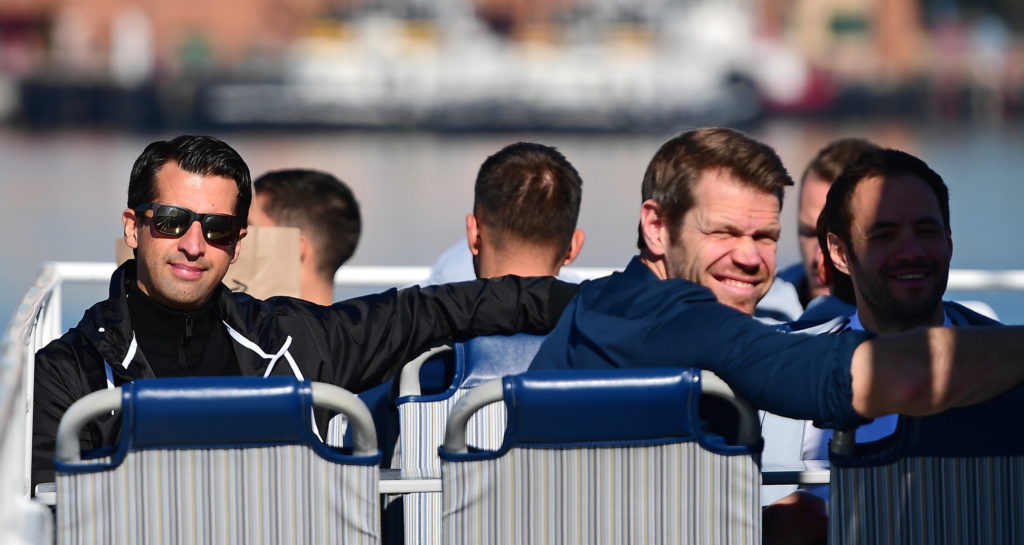 Huwer sichert HSV-Stadionsanierung - mit Kühnes Hilfe? | Moin Volkspark! Huwer sichert HSV-Stadionsanierung - mit Kühnes Hilfe? | Moin Volkspark!